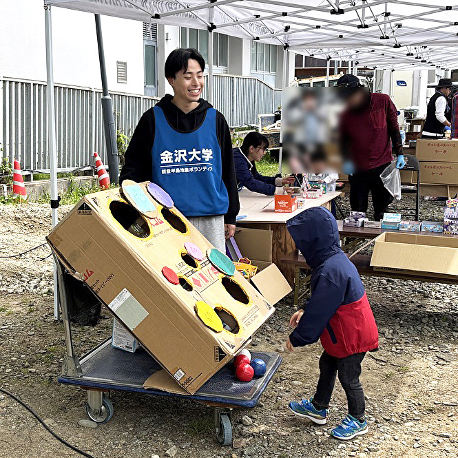 金沢大生が輪島市の地元縁日で子どもたちと交流 – 金沢大学